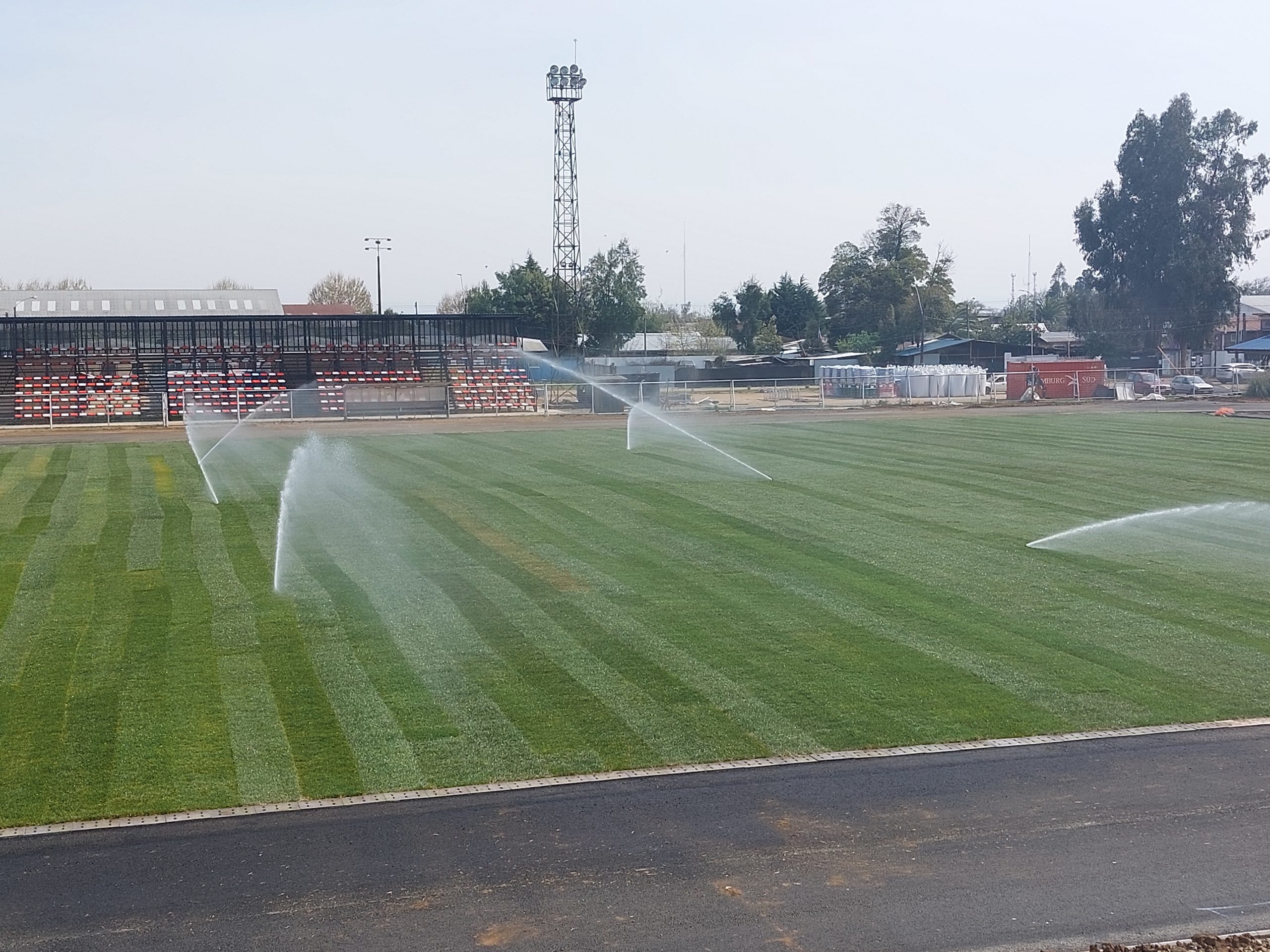 Renovado estadio de Parral - Greenchile, líderes en la producción de ...