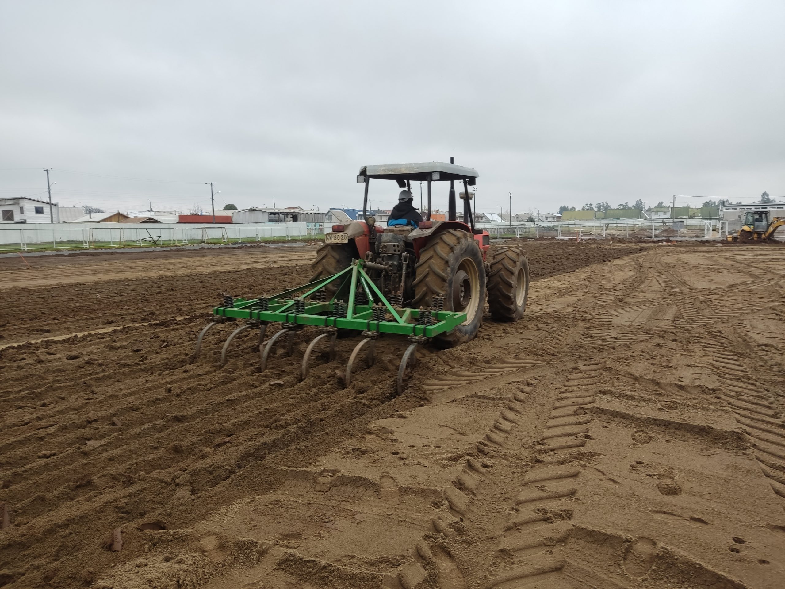 Estadio de Parral - Greenchile, líderes en la producción de pasto en rollo.